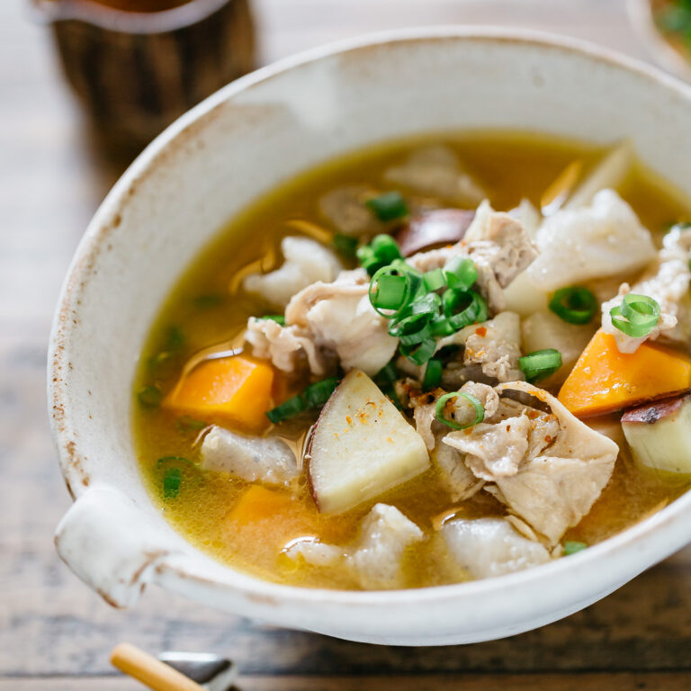 Tonjiru Recipe (Japanese Pork and Miso Soup) 豚汁 - Chopstick Chronicles