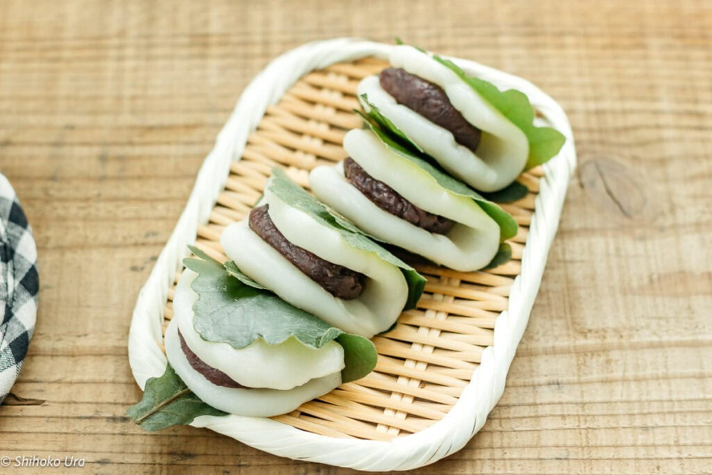 Kashiwa Mochi Recipe (With Oak Leaf) - Chopstick Chronicles